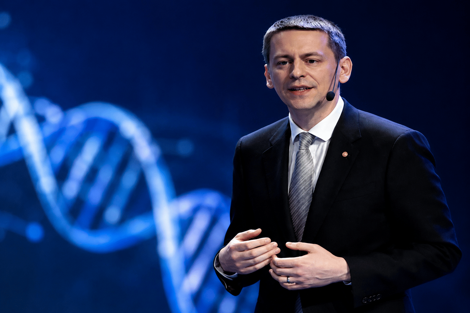 Google DeepMind Nobel winner John Jumper joins Anthropic in latest AI ...